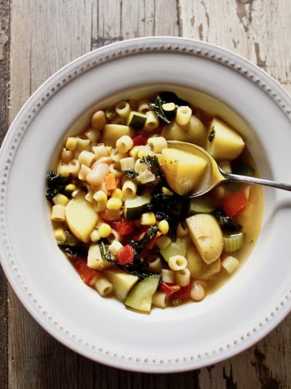 Summer Minestrone Soup Recipe - the hungry bluebird