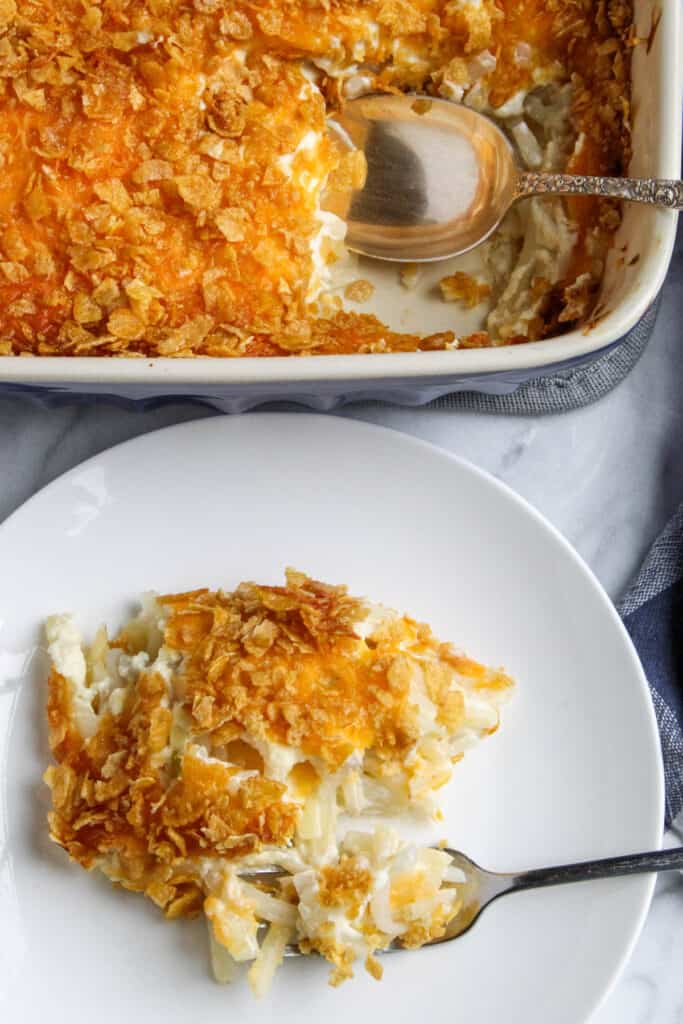 Easy Cheesy Potato Casserole - the hungry bluebird